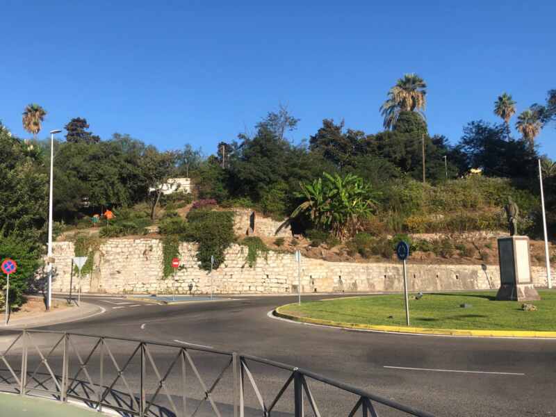Parques y Jardines realiza trabajos de limpieza en los taludes de la ...