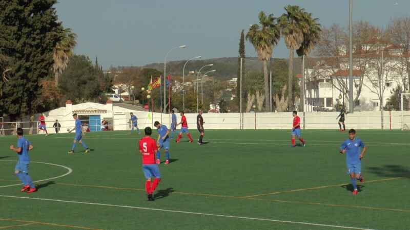 El CD Guadiaro golea 3-1 al líder Trebujena, se exhibe en la segunda mitad y cimenta la permanencia