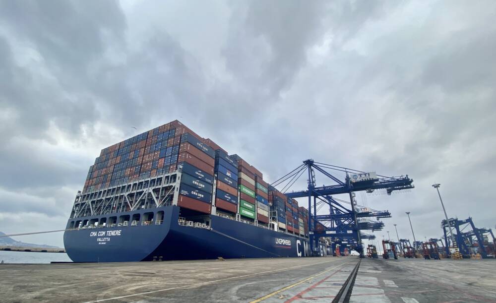 El primer portacontenedores propulsado por Gas Natural Licuado hace ...