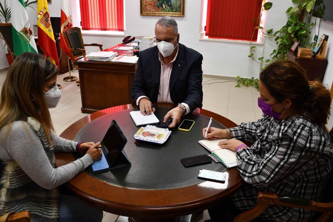 San Roque, codo con codo con la asociación Victoria Kent