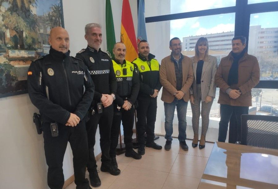 Tres funcionarios de la Policía Local toman posesión como oficiales en ...