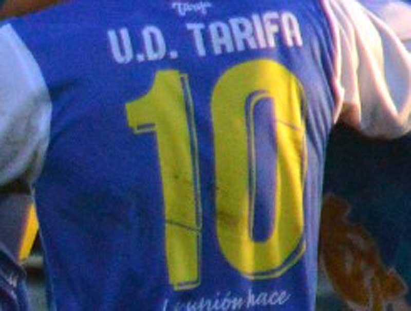La UD Tarifa, molesta con el arbitraje sufrido, pierde su primer partido de 2022 (2-1)