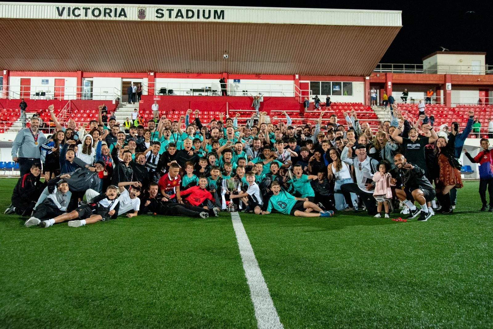 Los linenses Olmo y Joe hacen historia con el Bruno's Magpies al ganar ...