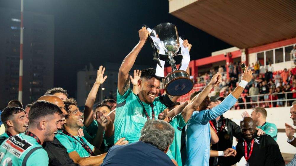 Los linenses Olmo y Joe hacen historia con el Bruno's Magpies al ganar ...