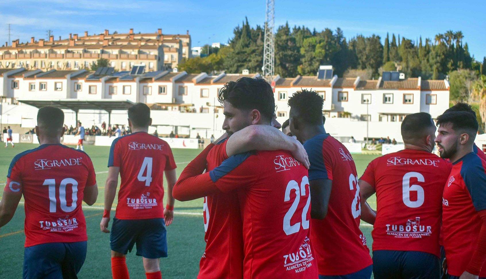 El CD Guadiaro sigue en racha para ganar a la UD Roteña (2-0) y 'pillar' al tercero de la tabla