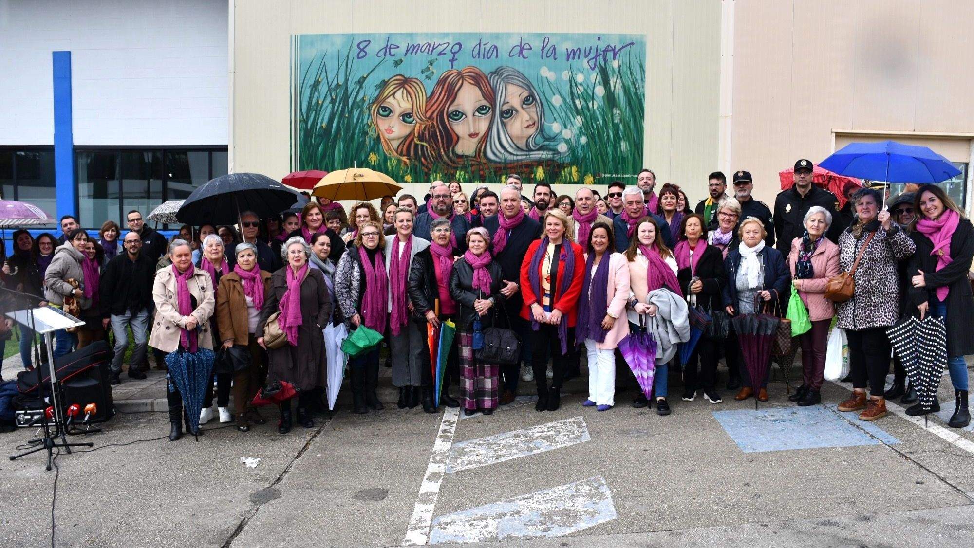 Un homenaje a la mujer en las tres etapas de la vida, así es el mural de San Roque con motivo del 8M