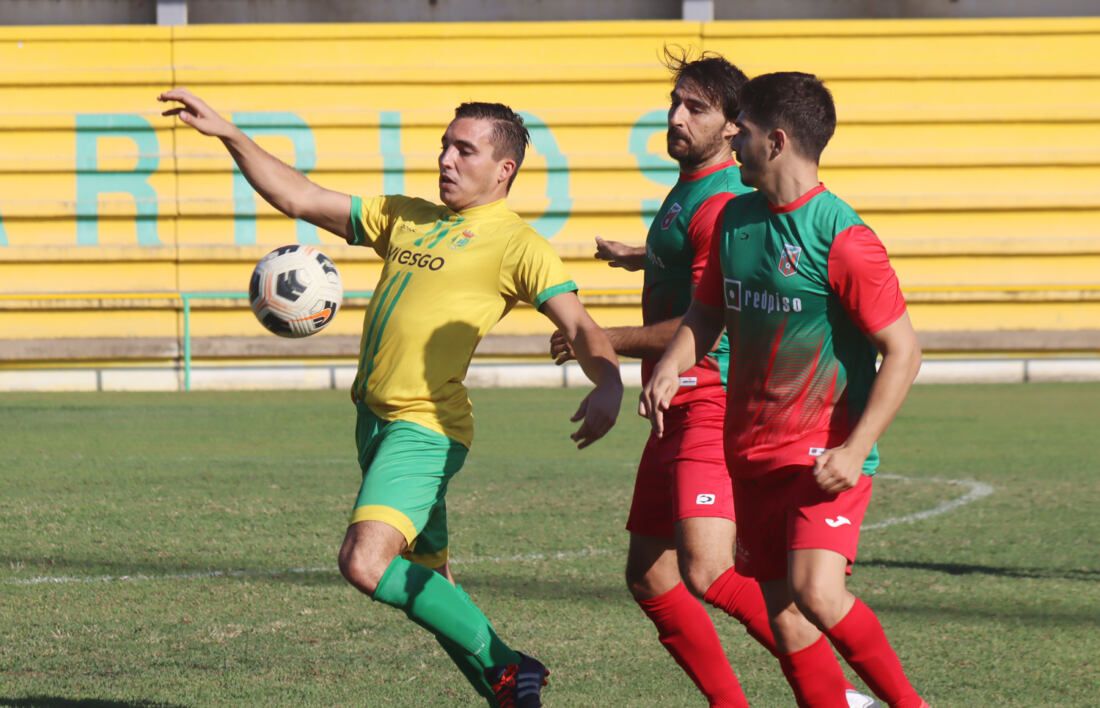 El filial de la UD Los Barrios se estrena con derrota en casa frente al ...
