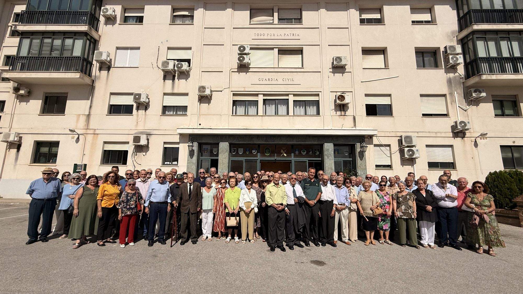 El agente de 93 años José España Román, homenajeado por la Guardia ...