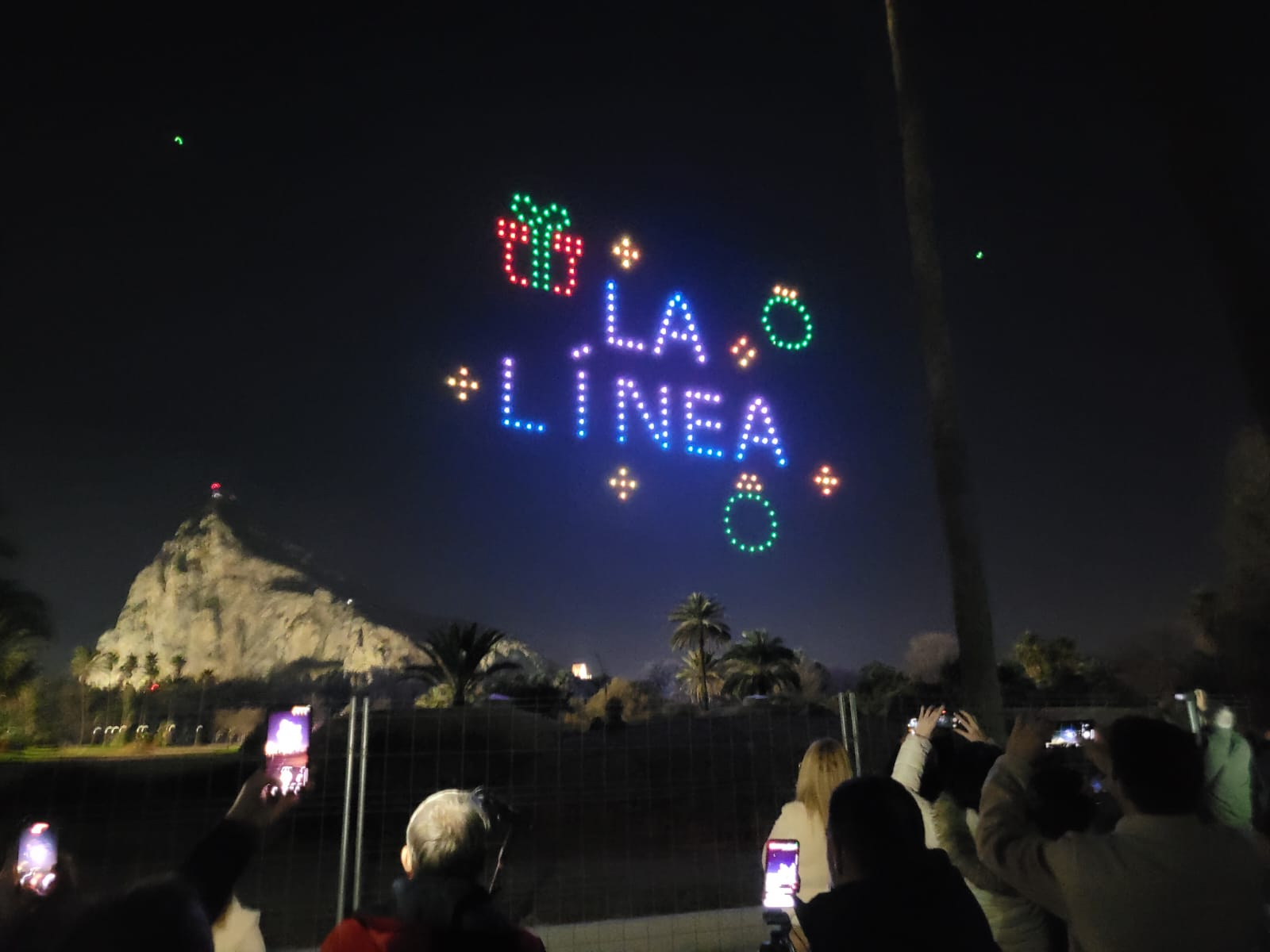 Más de 200 drones iluminan el cielo de La Línea en un espectáculo único