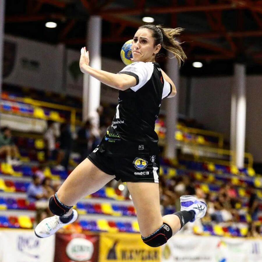 Siete tantos de Laura Gil en la segunda victoria del Antequera Costa ...