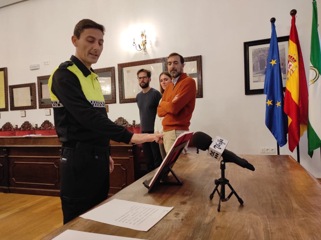 Dos nuevos agentes de la Policía Local toman posesión de sus plazas