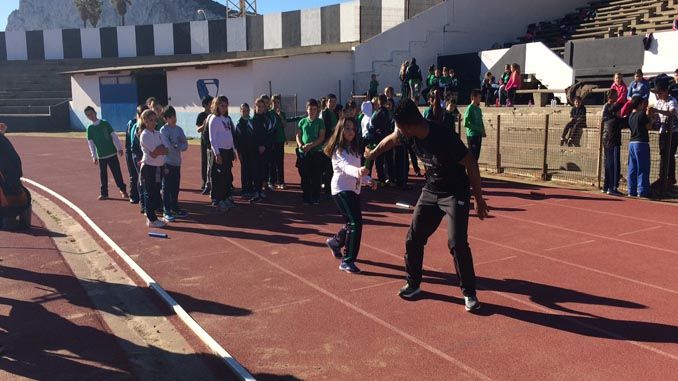 Comienza el programa de la OEM "atletismo escolar" en el que ...